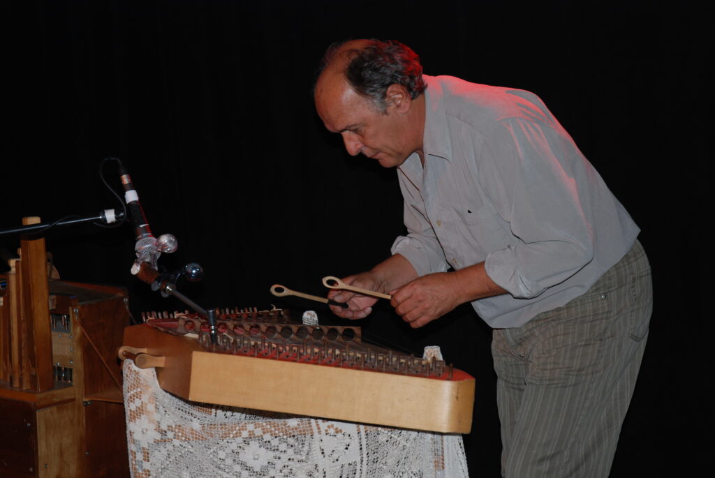 André Simoneau, fabricant d'instruments de musique et fondateur de la ...